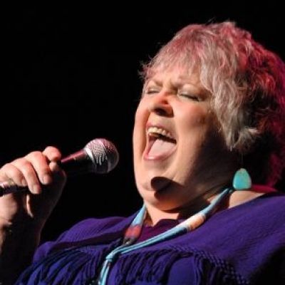 Elaine Mcfarlane | Biografía, edad, patrimonio, relación, carrera