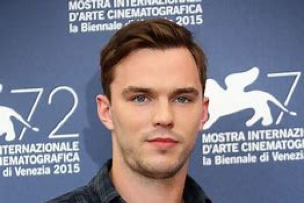 All About Nicholas Hoult | Age, Patrimonio, Relationship, Career ...