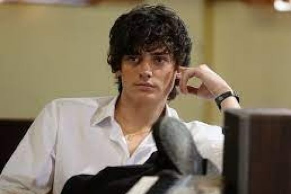 Aneurin Barnard Is Portrayed As A Daniel Solace - Biografía, Patrimonio ...