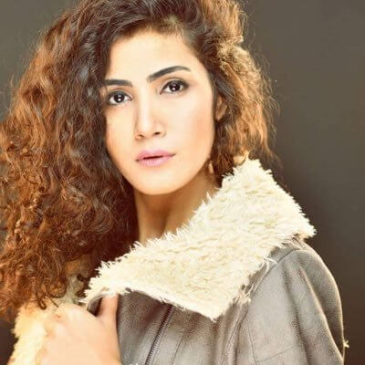 Charu Sharma - Biografía, Patrimonio, Edad, Peso, Altura, Relaciones