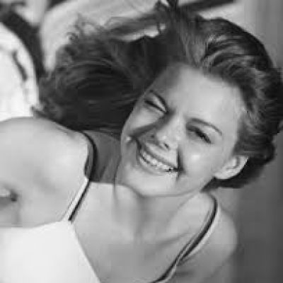 Frances E. Neal - Biografía, Patrimonio, Edad, Peso, Altura, Relaciones