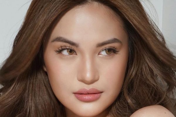 Julie Anne San José Padres: Jonathan Roque San José y Marivic San José