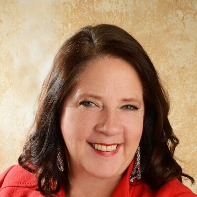 Kathy Ann Kelly - Biografía, Patrimonio, Edad, Peso, Altura, Relaciones