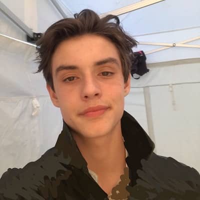 Louis Partridge - Biografía, Patrimonio, Edad, Peso, Altura, Relaciones