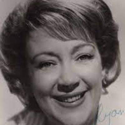 Madge Ryan - Biografía, Patrimonio, Edad, Peso, Altura, Relaciones