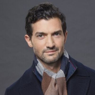 Who Is David Alpay? The Essential Information About Him - Biografía ...